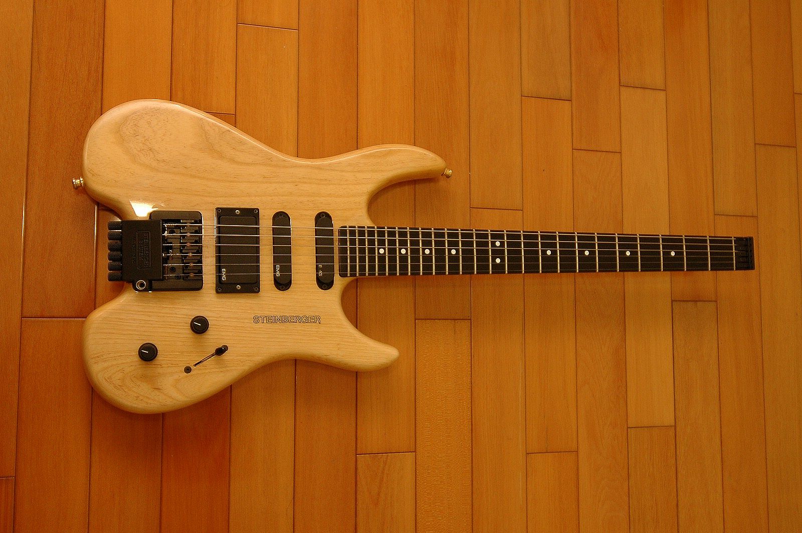 Steinberger, storia della chitarra più nerd di sempre | Lega Nerd