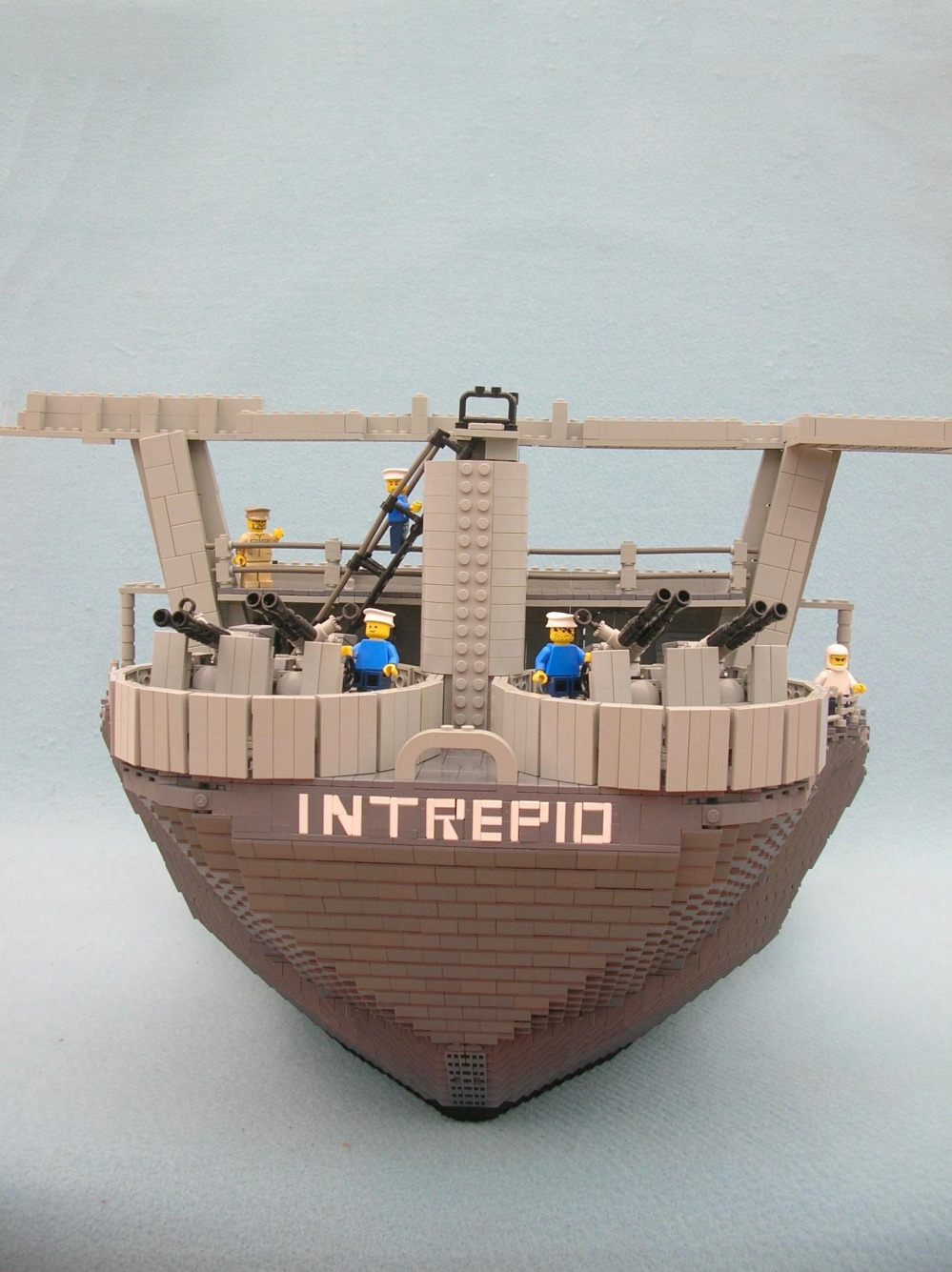 La portaerei USS Intrepid in versione LEGO | Lega Nerd