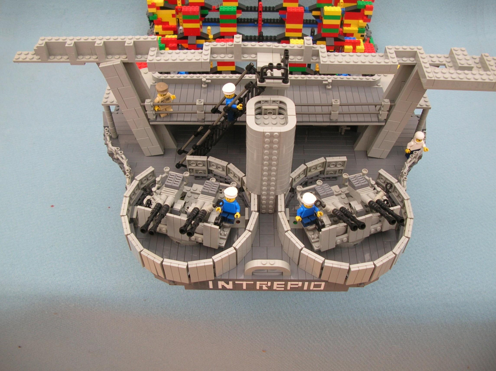 La portaerei USS Intrepid in versione LEGO | Lega Nerd