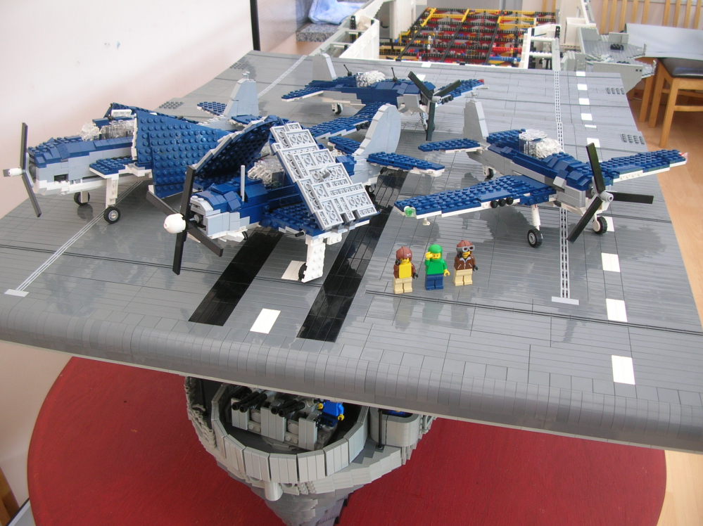 La portaerei USS Intrepid in versione LEGO | Lega Nerd
