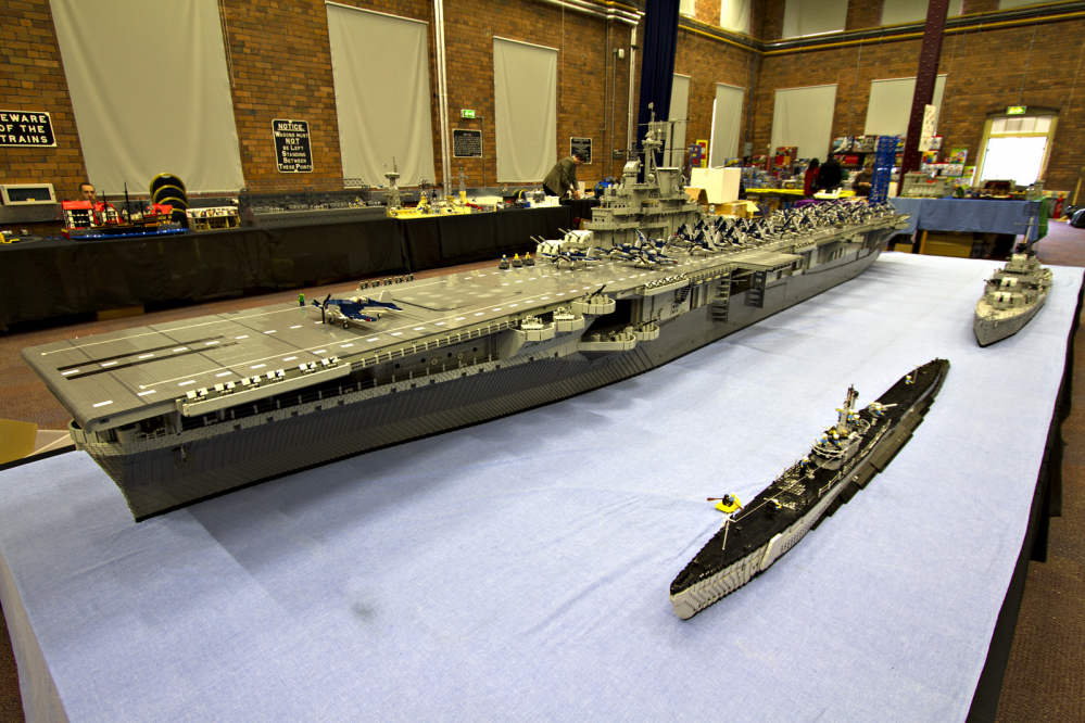 La portaerei USS Intrepid in versione LEGO | Lega Nerd