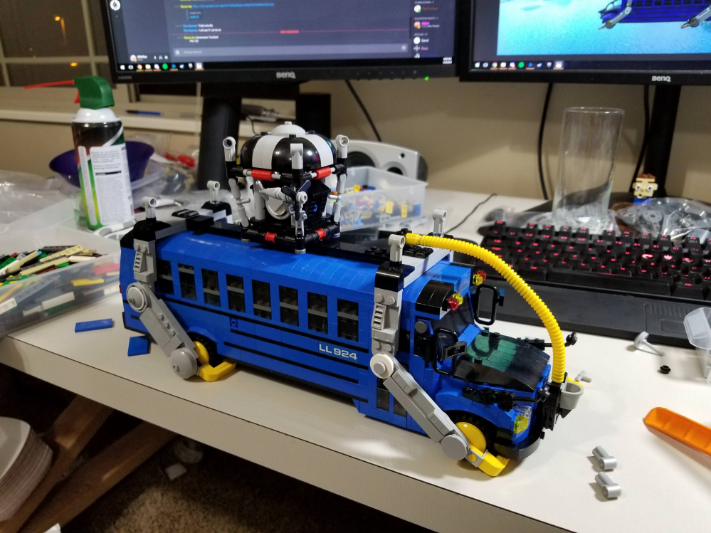 Il Battle Bus di Fortnite ricreato in LEGO | Lega Nerd