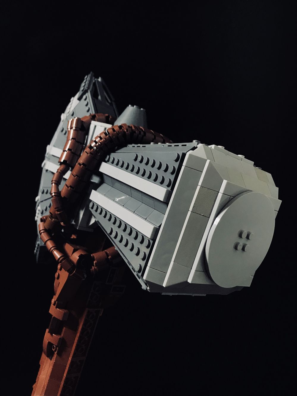 L'ascia-martello StormBreaker di Thor a grandezza naturale in LEGO ...