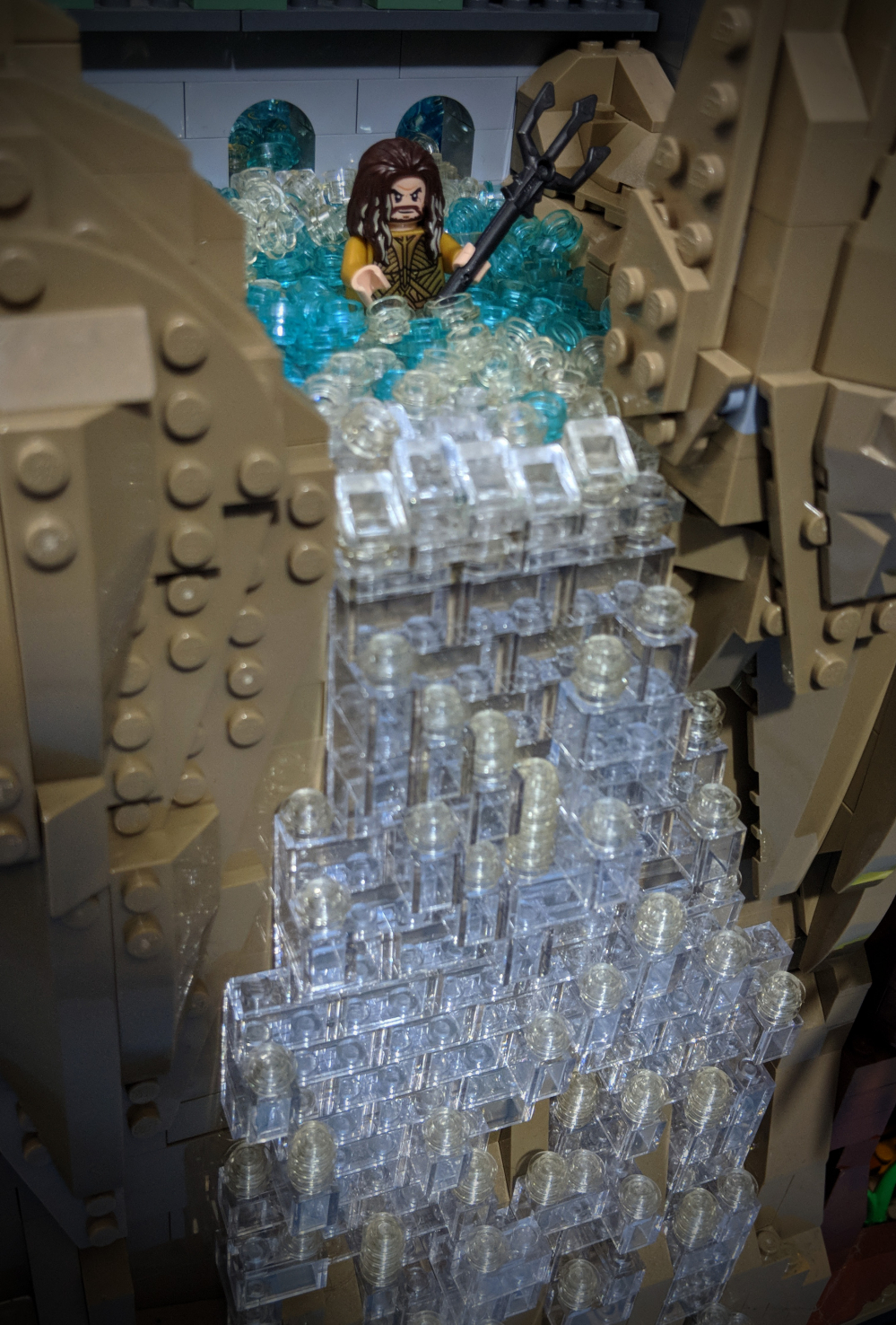 La Batcaverna e il maniero Wayne ricreati in LEGO | Lega Nerd