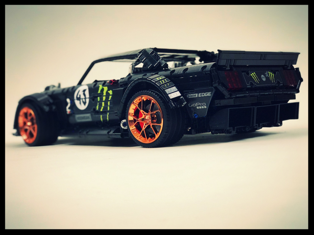 La Ford Mustang Hoonicorn di Ken Block in LEGO Technic