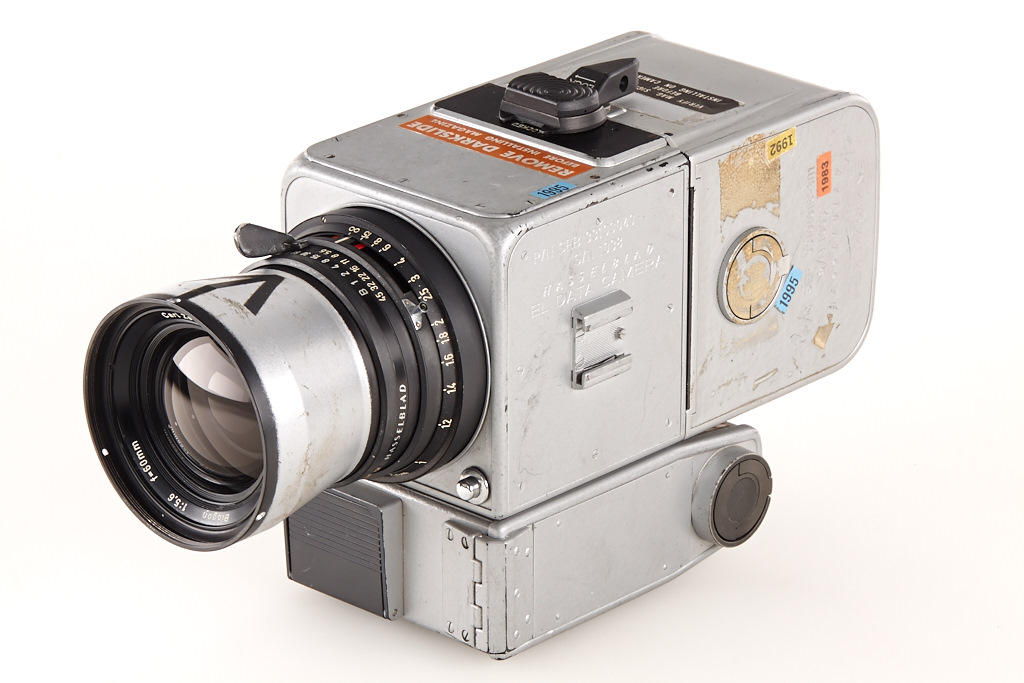 Fotografare la Luna: la Hasselblad EDC e i complottisti