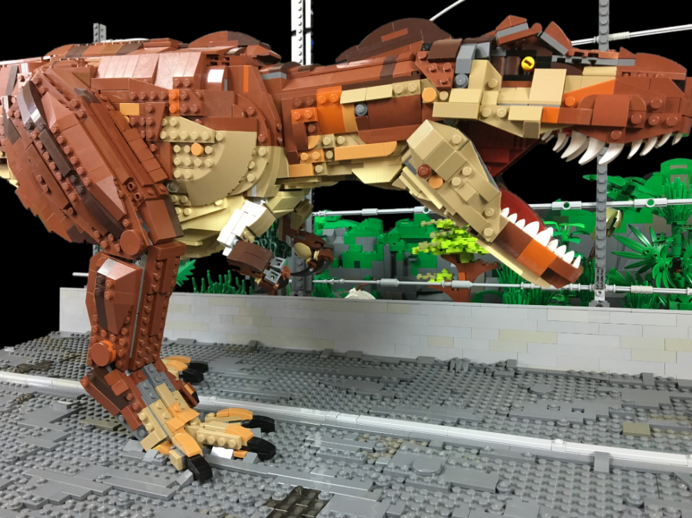 Il gigantesco Tirannosauro Rex LEGO in fuga dal suo recinto | Lega Nerd