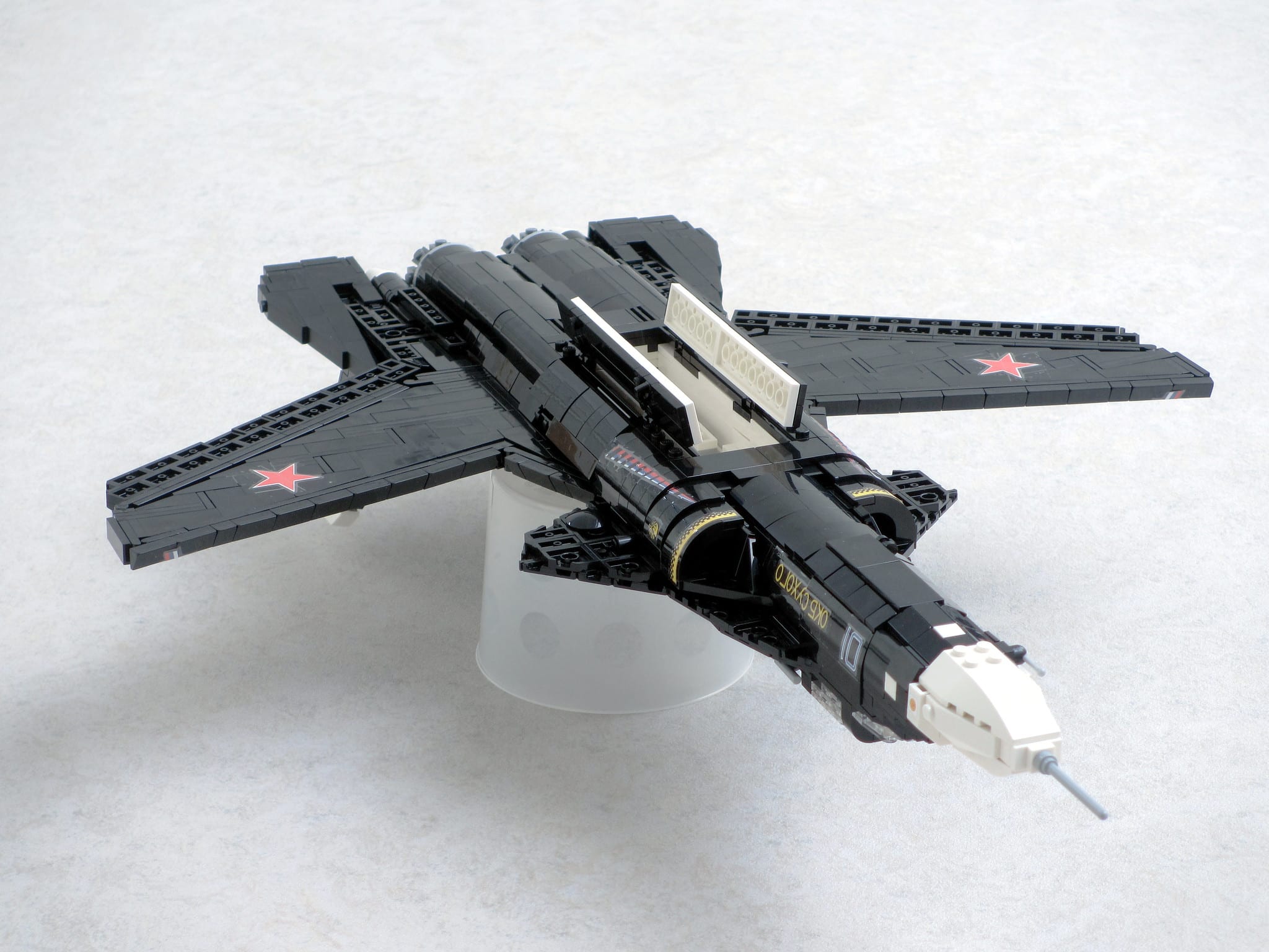 Sukhoi, la versione LEGO dell'S-37 Berkut creata da Ralph | Lega Nerd