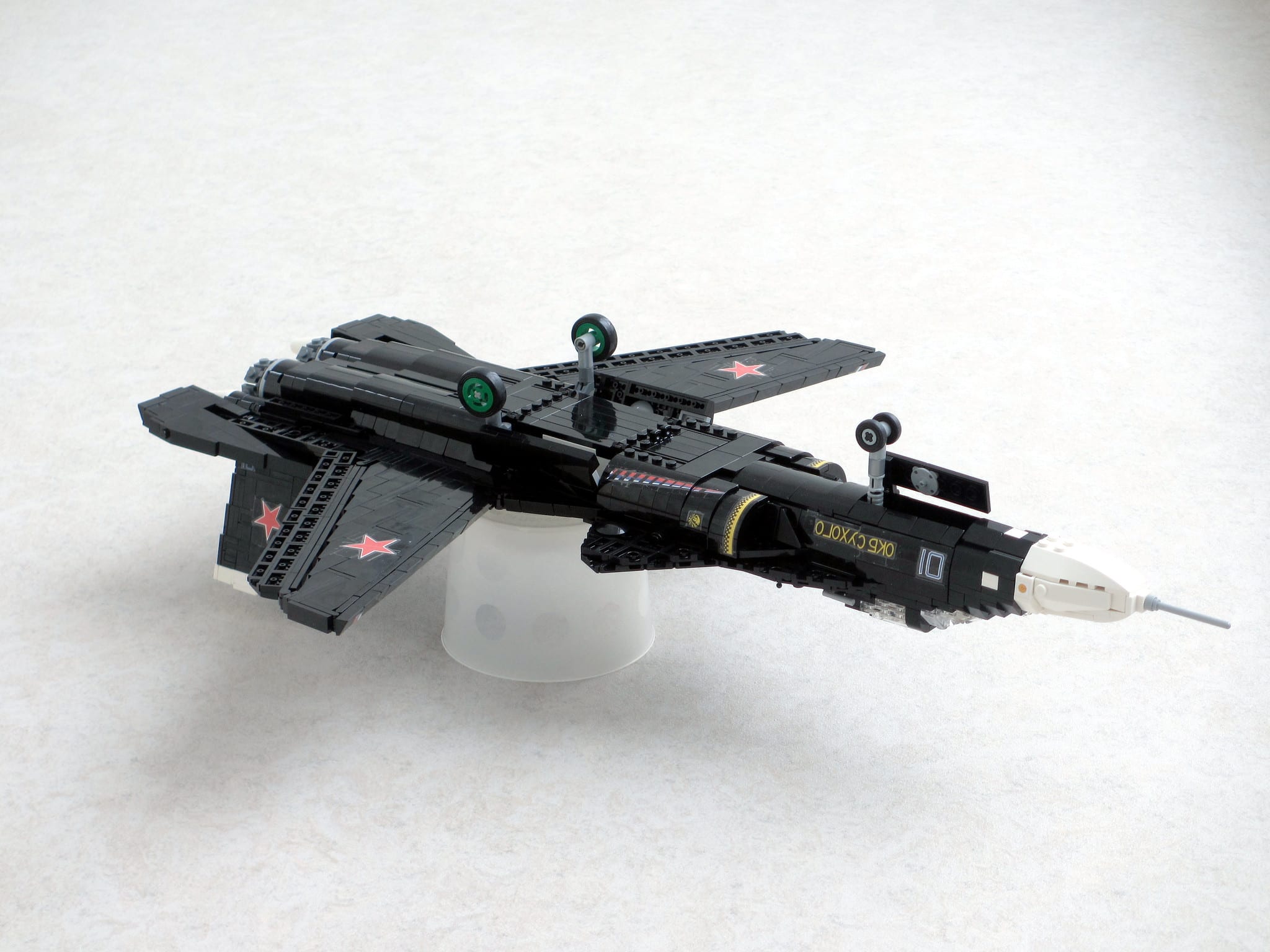 Sukhoi, la versione LEGO dell'S-37 Berkut creata da Ralph | Lega Nerd