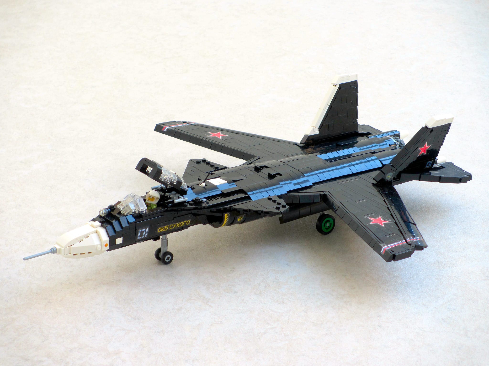 Sukhoi, la versione LEGO dell'S-37 Berkut creata da Ralph | Lega Nerd