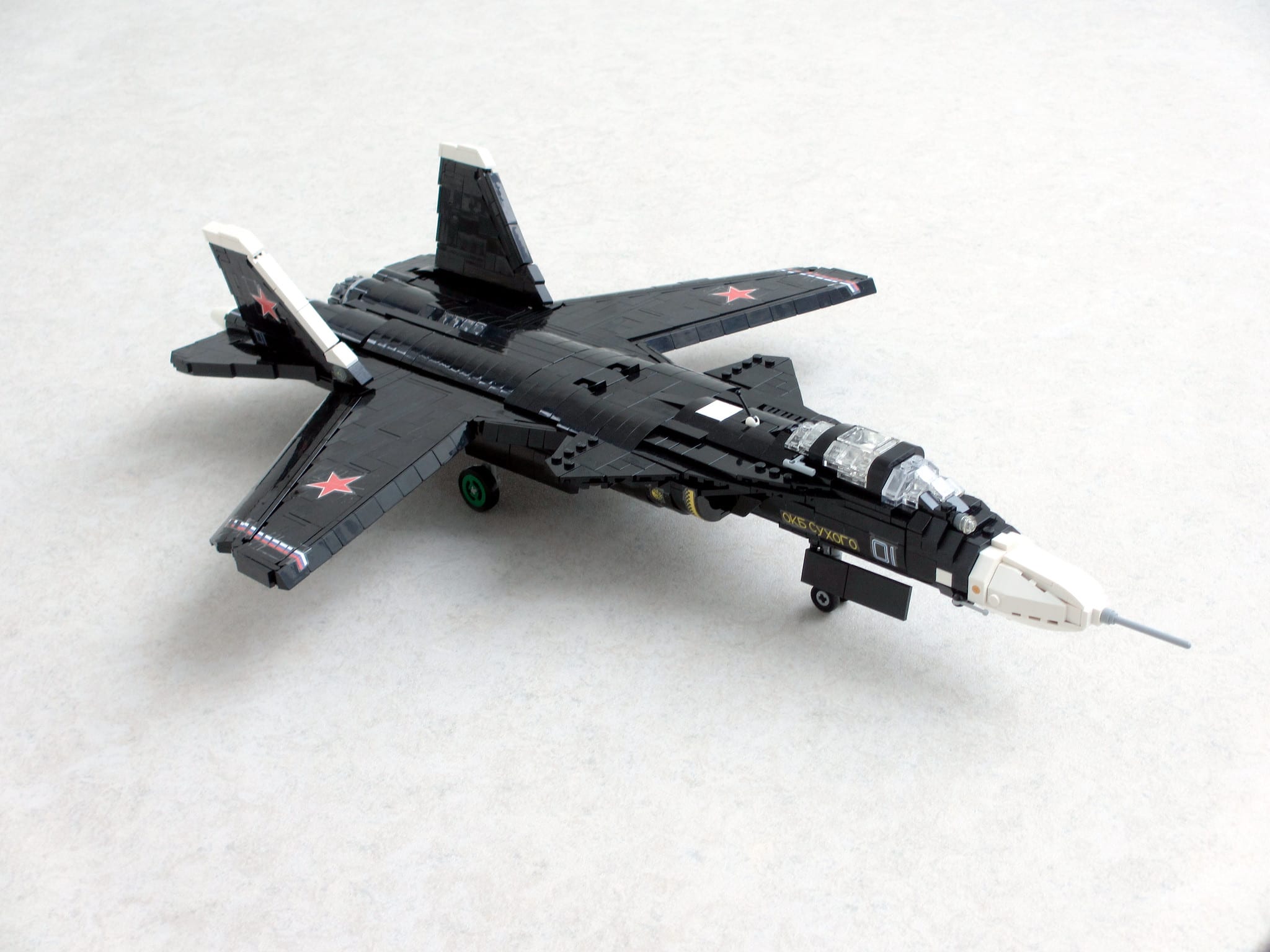 Sukhoi, la versione LEGO dell'S-37 Berkut creata da Ralph | Lega Nerd