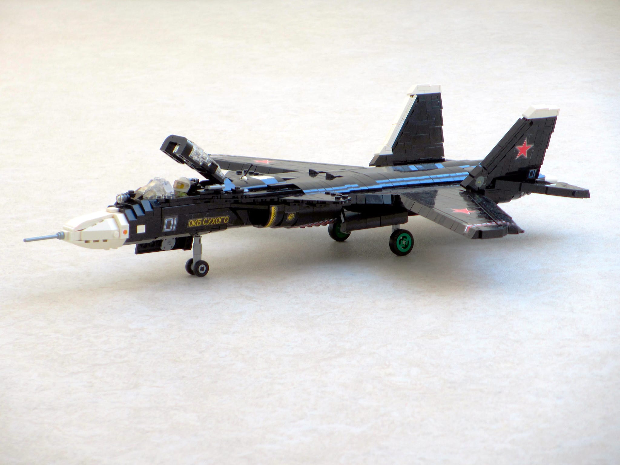 Sukhoi, la versione LEGO dell'S-37 Berkut creata da Ralph | Lega Nerd