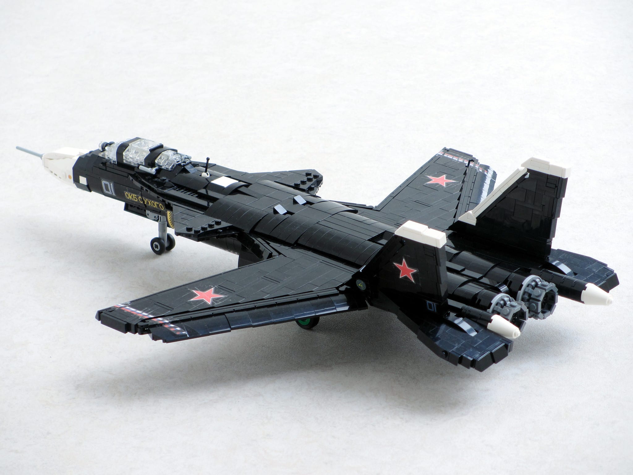 Sukhoi, la versione LEGO dell'S-37 Berkut creata da Ralph | Lega Nerd